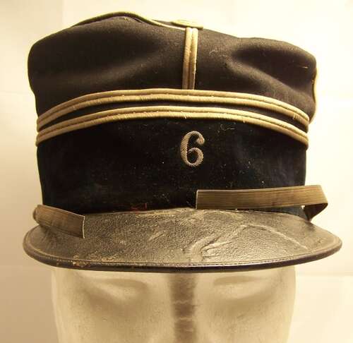 Deux kepi a indentifier