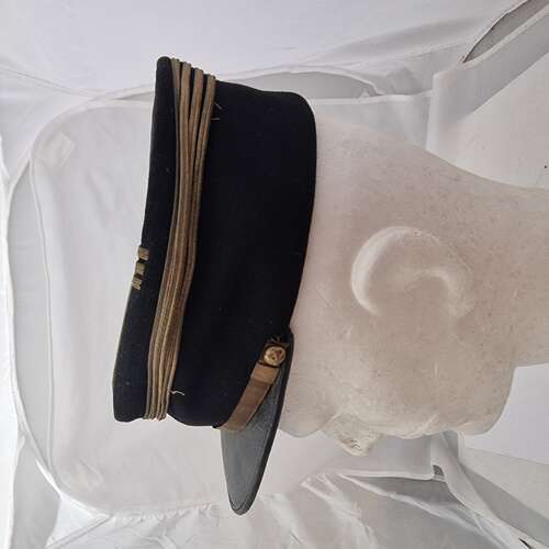 Deux kepi a indentifier