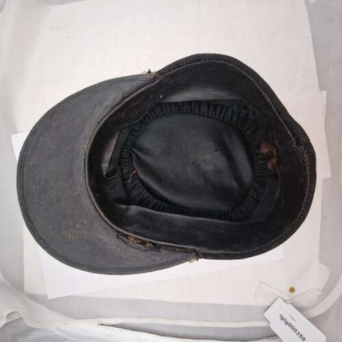 Deux kepi a indentifier